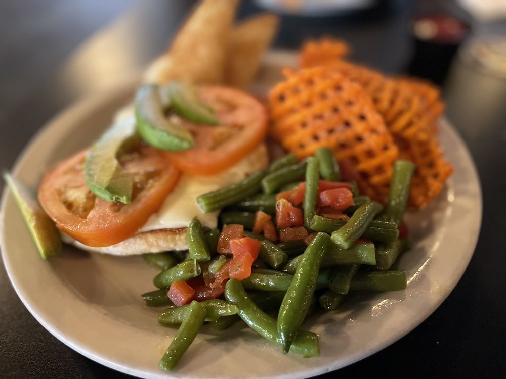 LUNKERS GRILL - Updated December 2025 - 26 Photos & 36 Reviews - 810 E ...