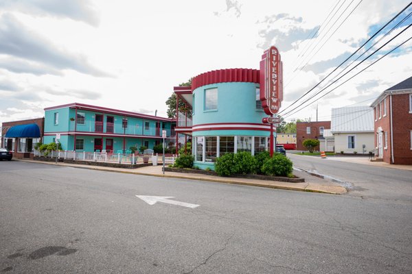 RIVERVIEW INN - Updated October 2025 - 29 Photos & 24 Reviews - 24 ...