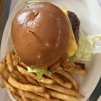 MONTCLAIR FAMILY RESTAURANT - Updated September 2024 - 416 Photos & 426 ...