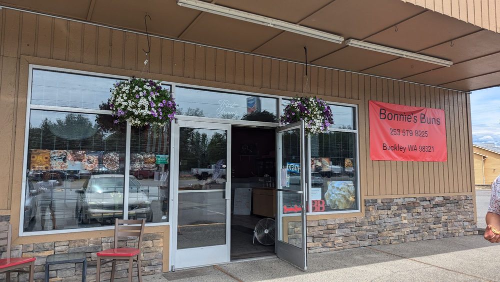 BONNIE’S BUNS - Updated December 2025 - 15 Photos - 29297 WA-410 ...