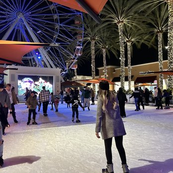 ICE RINK AT IRVINE SPECTRUM CENTER - Updated November 2025 - 60 Photos ...