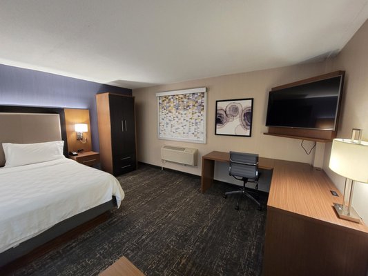 HOLIDAY INN & SUITES CHICAGO-CAROL STREAM - Updated July 2025 - 40 ...