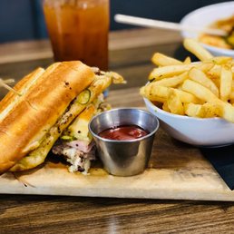 712 EAT + DRINK - Updated March 2025 - 294 Photos & 202 Reviews - 1851 ...