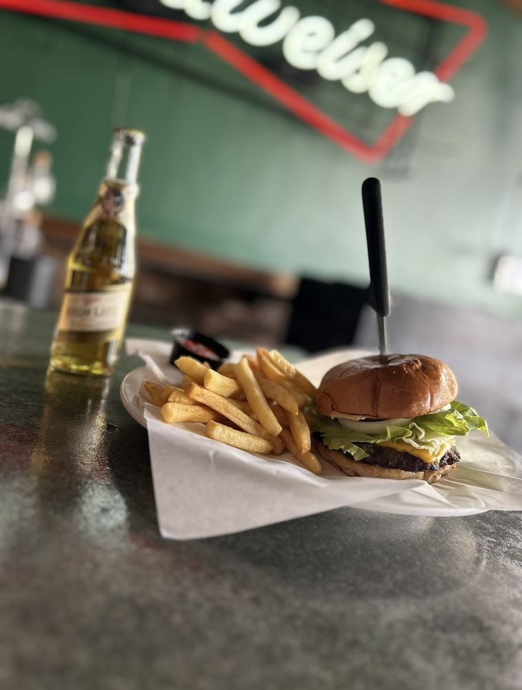 CALLAHANS PUB - Updated March 2025 - 204 Photos & 236 Reviews - 124 W ...