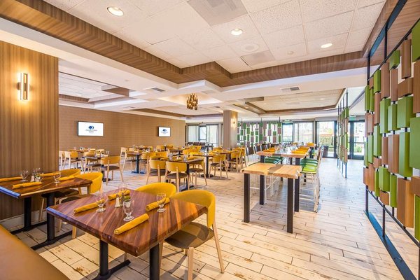 DOUBLETREE BY HILTON HOTEL CARSON - Updated April 2024 - 383 Photos ...