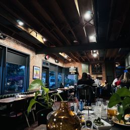 WINDSOR - Updated June 2025 - 2027 Photos & 1944 Reviews - 5223 N ...