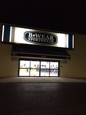 B-WEAR SPORTSWEAR - Updated December 2025 - 12 Photos - 1680 N 21st St ...