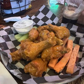 LOONEY’S PUB - Updated April 2025 - 278 Photos & 385 Reviews - 8150 ...