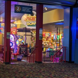 THE AMAZING PIZZA MACHINE - Updated October 2025 - 75 Photos & 96 ...