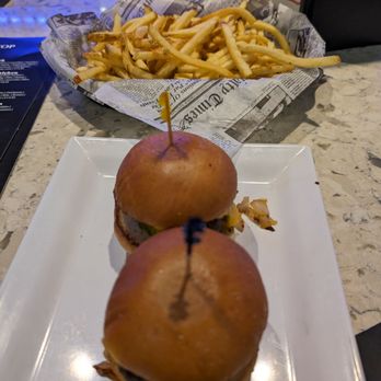 423 MAIN BAR GRILL & ROOFTOP - Updated March 2025 - 57 Photos & 49 ...