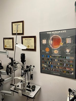 LENS FACTORY OPTOMETRY - Updated October 2025 - 10 Photos - 922 E ...