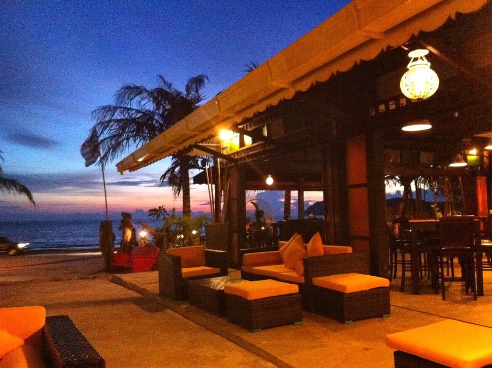 YELLOW BEACH CAFE - Updated December 2025 - 11 Photos - Jalan Pantai ...