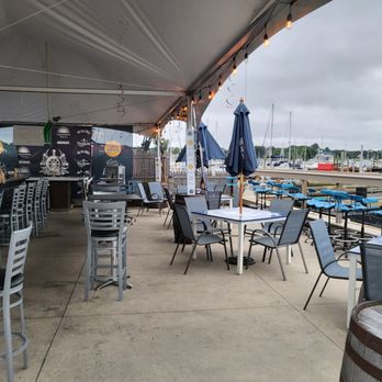 CAPTAINS RESTO-BAR - Updated June 2025 - 18 Photos & 25 Reviews - 50 ...