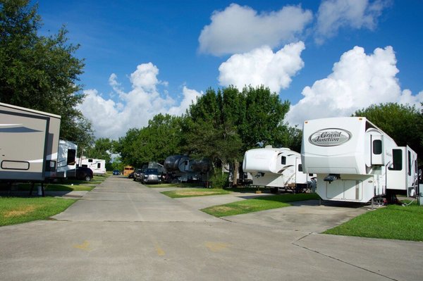 HOUSTON EAST RV RESORT - Updated December 2025 - 18 Photos & 21 Reviews ...
