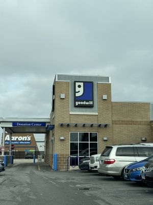 GOODWILL STORE & DONATION CENTER - Updated December 2025 - 14 Photos ...