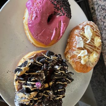 VOODOO DOUGHNUT - Updated November 2024 - 71 Photos & 37 Reviews - 3210 ...