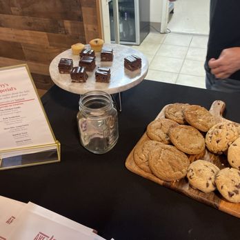 AKE’LARRY - Updated May 2024 - 160 Photos & 92 Reviews - 2821 E White ...