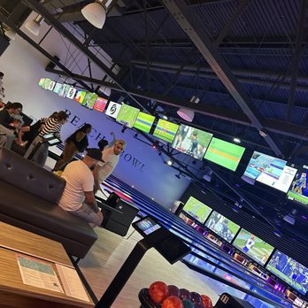 BEACH BOWL - Updated July 2025 - 220 Photos & 134 Reviews - 818 Beach ...