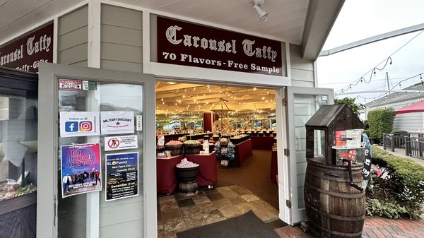 CAROUSEL TAFFY - Updated December 2025 - 115 Photos & 97 Reviews - 845 ...