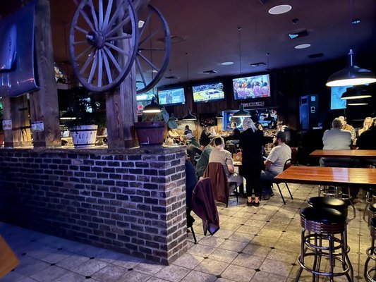 T J’S HIDEAWAY - Updated August 2025 - 18 Photos & 35 Reviews - 346 ...