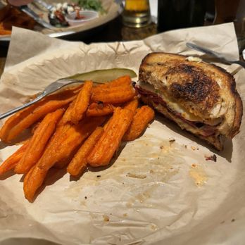 THE ROGUE ROUNDABOUT - Updated July 2025 - 62 Photos & 64 Reviews - 804 ...