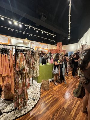 LEXBREEZY - Updated December 2025 - 31 Photos - 98 - 1005 Moanalua Rd ...