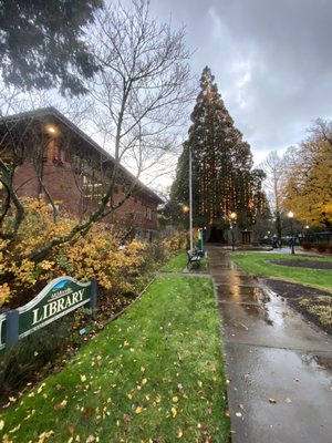 MCMINNVILLE PUBLIC LIBRARY - Updated December 2025 - 13 Photos - 225 NW ...