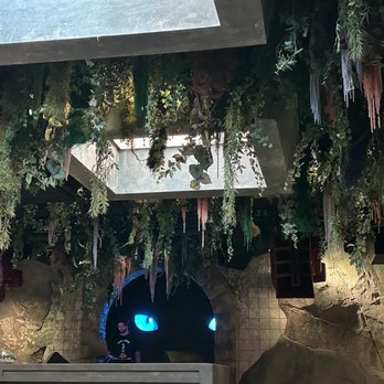 CAVEAU - Updated July 2025 - 73 Photos & 37 Reviews - 1 Cntr Plz ...