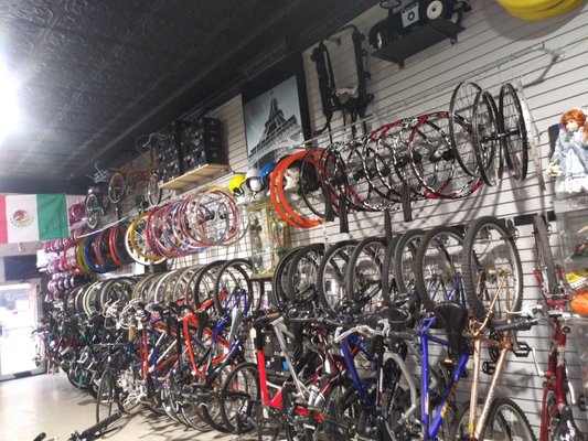 SANCHEZ BIKE SHOP - 14 Photos - 3654 W 26st, Chicago, Illinois - Bike ...