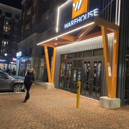 WAREHOUSE CINEMAS ROTUNDA - Updated July 2025 - 108 Photos & 67 Reviews ...