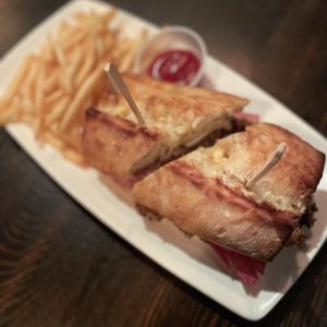 FRINGE BAR - 140 N Christopher Columbus Blvd, Philadelphia ...