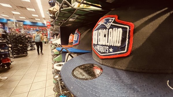 LIDS - Updated April 2025 - 24 Photos & 36 Reviews - 243 W 42nd St, New ...