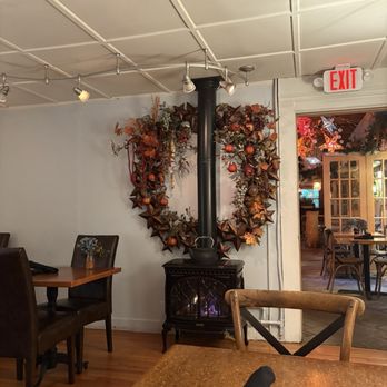 THE TREE HOUSE TAVERN & BISTRO - Updated December 2025 - 2039 Photos ...