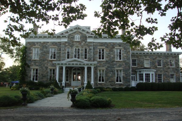 BRECKNOCK HALL - Updated August 2025 - 1 Brecknock Rd, Greenport, New ...