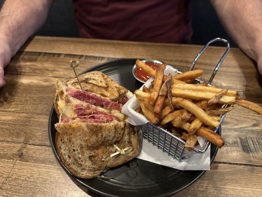 THREE ROSES TAVERN - Updated October 2025 - 65 Photos & 56 Reviews ...