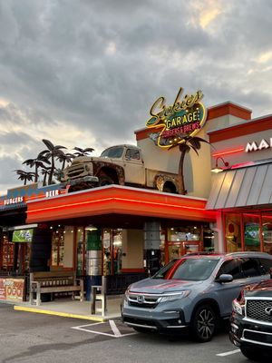 SICKIES GARAGE BURGERS & BREWS - Updated December 2025 - 773 Photos ...