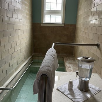 BERKELEY SPRINGS STATE PARK BATH HOUSE - Updated October 2024 - 100 ...
