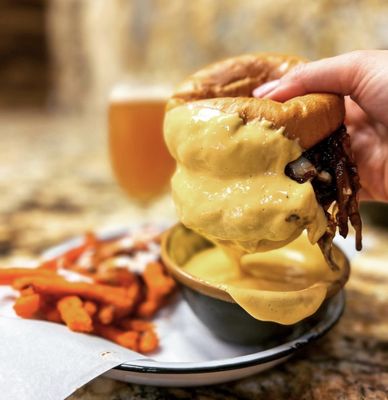 DISTRICT BURGER - Updated May 2024 - 75 Photos & 72 Reviews - 219 S ...