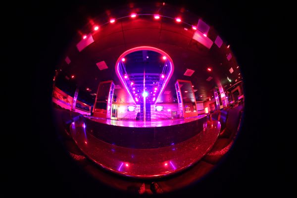 VIP CABARET - 14 Photos & 69 Reviews - 12147 Victory Blvd, North ...