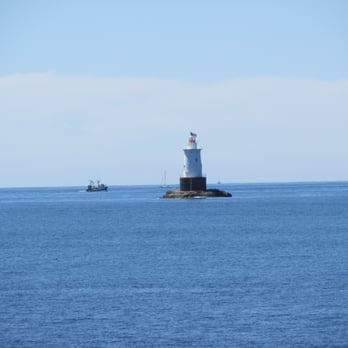 SAKONNET POINT LIGHTHOUSE - Updated March 2025 - 13 Photos - Rhode ...