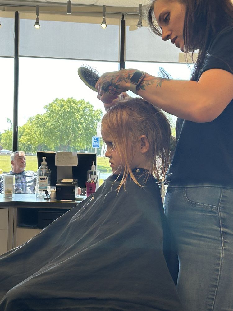 GREAT CLIPS - Updated October 2025 - 13 Reviews - 1173 E Dayton-yellow ...