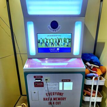 LIFE4CUT - Updated December 2025 - 584 Yonge Street, Toronto, Ontario ...