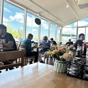 LONGBOTTOM COFFEEHOUSE - Updated December 2025 - 450 Photos & 440 ...