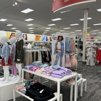 TARGET - Updated October 2025 - 134 Photos & 168 Reviews - 990 Avenida ...