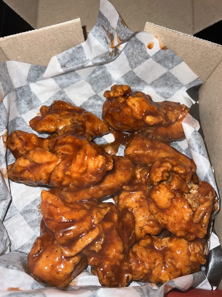 WING SNOB - 15 Photos - 16930 Southfield Rd, Allen Park, Michigan ...