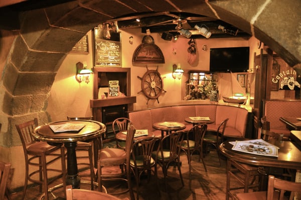 CAPTAIN PUB - Updated March 2025 - 44 Photos & 43 Reviews - 11 rue du ...