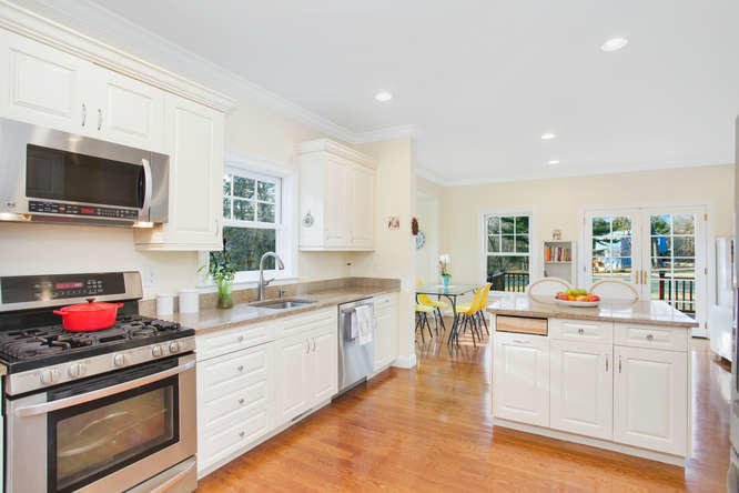 SHEILA CLEMENTE - HOULIHAN LAWRENCE NEW CANAAN - 161 Elm St, New Canaan ...