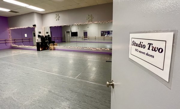 INTEGRITY SCHOOL OF DANCE - Updated October 2025 - 732 W Chicago St ...
