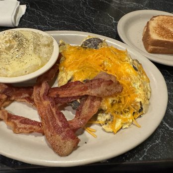 MAGNOLIA DINER - Updated December 2025 - 174 Photos & 247 Reviews ...