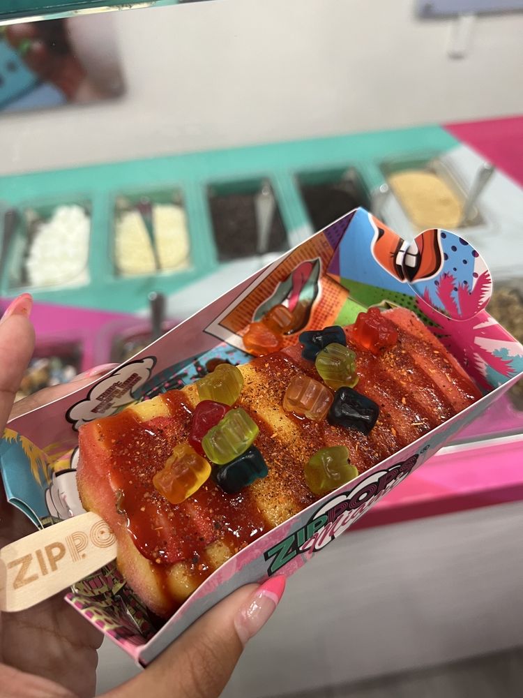 ZIPPOPS - Updated December 2025 - 77 Photos & 44 Reviews - Calle de la ...